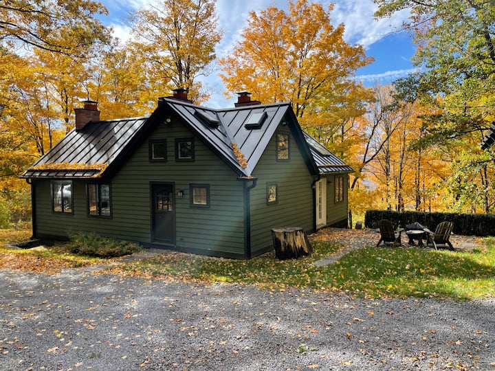 Catskill Getaway Cozy 1850 Farmhouse W/ Valleyview - Hudson Valley, NY
