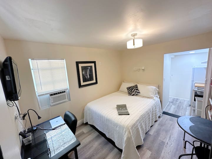 Private Guest House By Usf - Tampa, FL