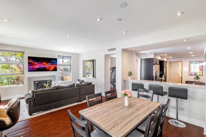 Spacious Modern New Construction Home With Yard - Santa Monica, CA