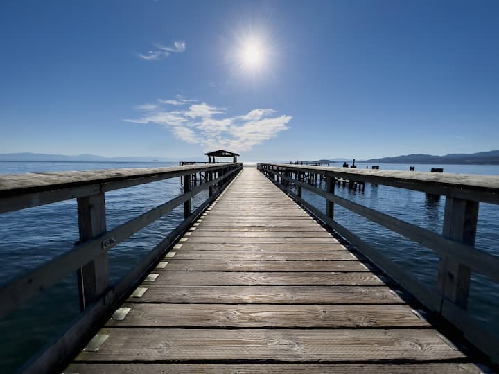 Oceanfront 2 Bedroom Suite C - Sechelt