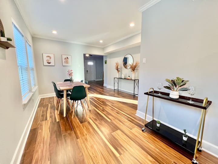Fabulous Apart / Montrose River Oaks  / 2 Baths - Houston, TX