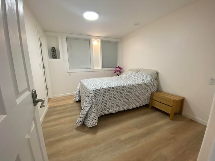 Bellevue Clean Private Suite - Bellevue, WA