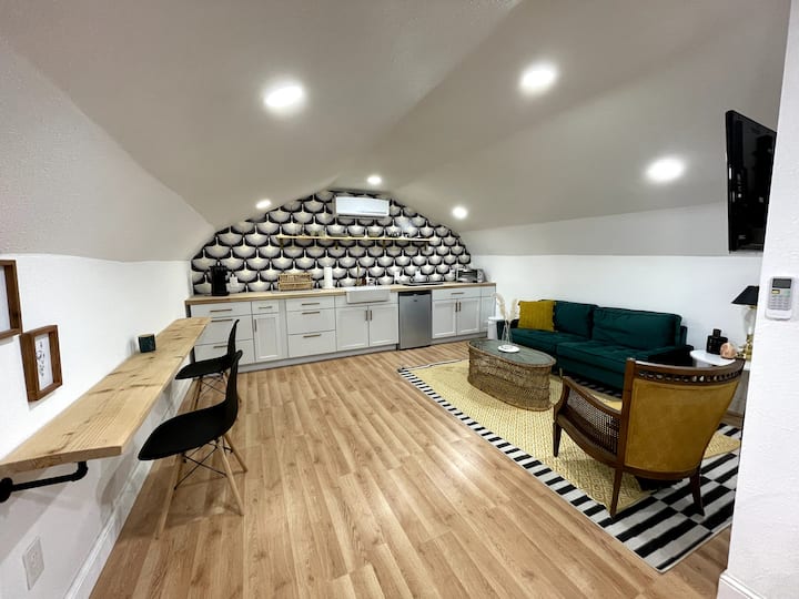 Modern, Private Loft Apartment - Springfield, MO