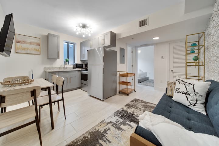 Peaceful 2br/1ba | Central Miami Stay - Coral Gables, FL