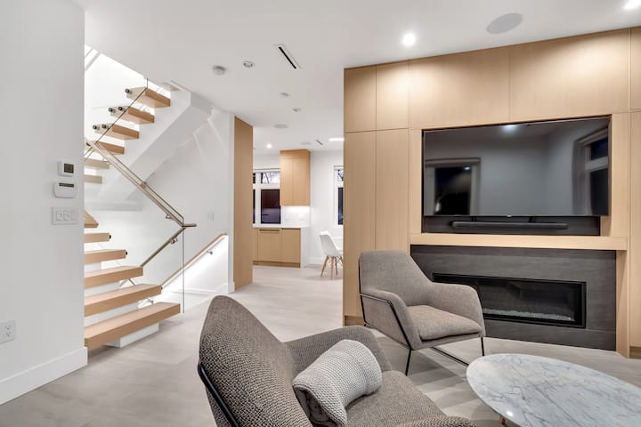 The Scandinavian Smarthome - 3 Bedroom - Vancouver