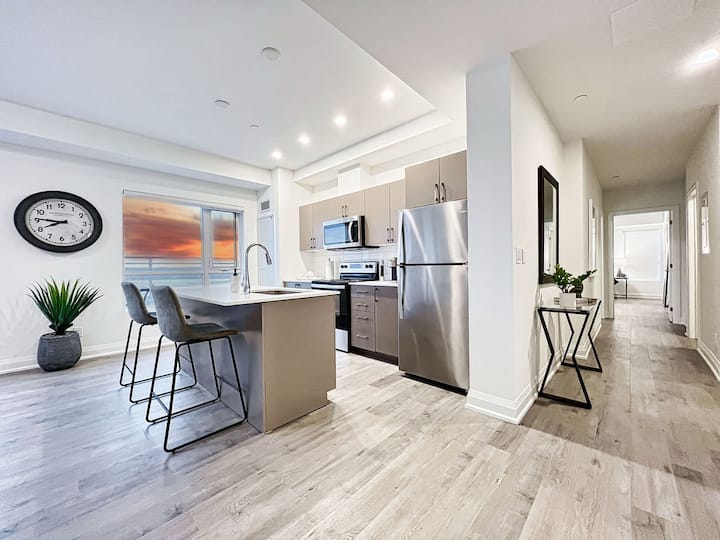 Luxury Penthouse | Lakeview | 3 Bdrm - Barrie