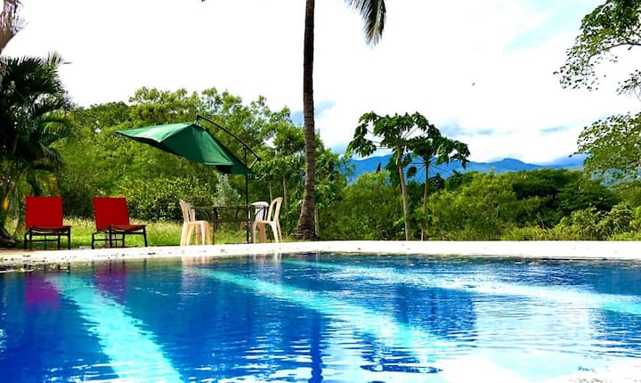 Rodeada De Vegetación - Santa Fe de Antioquia