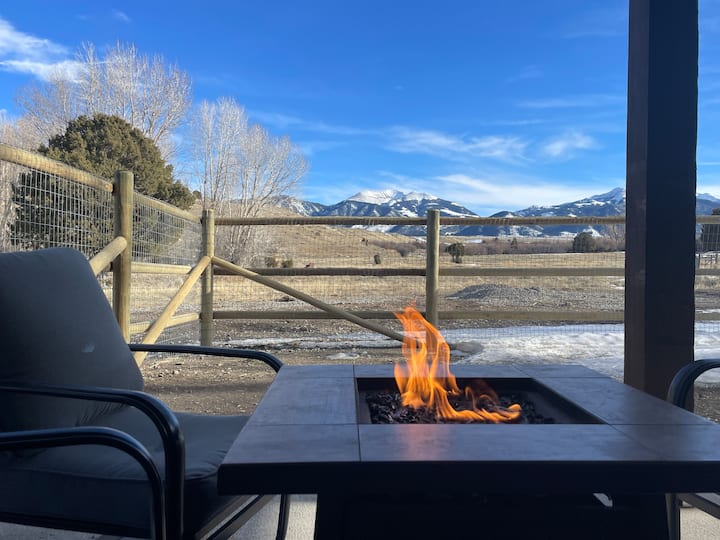 Rustic Retreat With Mountain View’s - Ennis, MT