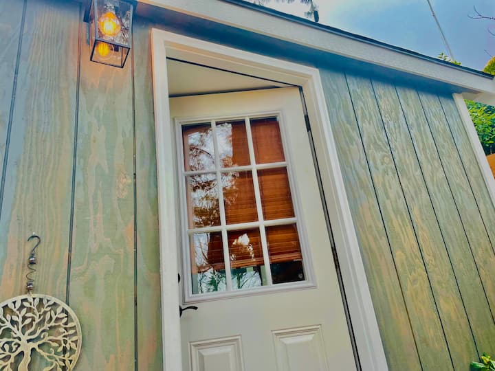Luxury Private Tinyhouse W/ Balcony - Seattle, WA
