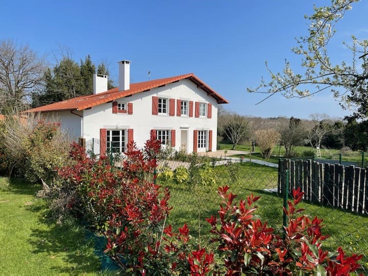 Duplex Avec Terrasse Et Jardin Pour 6p - Bayonne