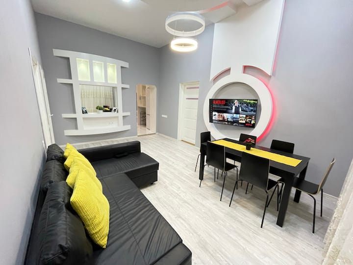 Emerald Apartment (5 Rooms, 2 Bathrooms) - Budapest