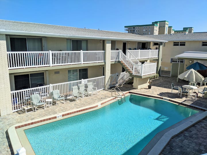 Cozy Beachy Getaway - Cocoa Beach, FL