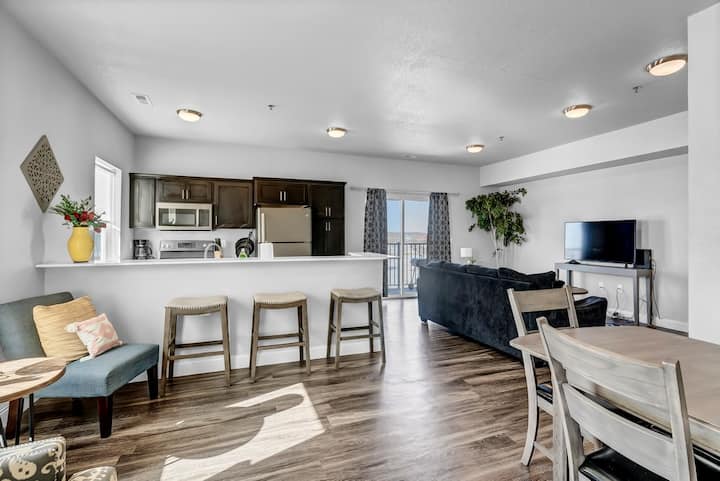 Beautiful Townhome Conveniently In Waverly - 덴버