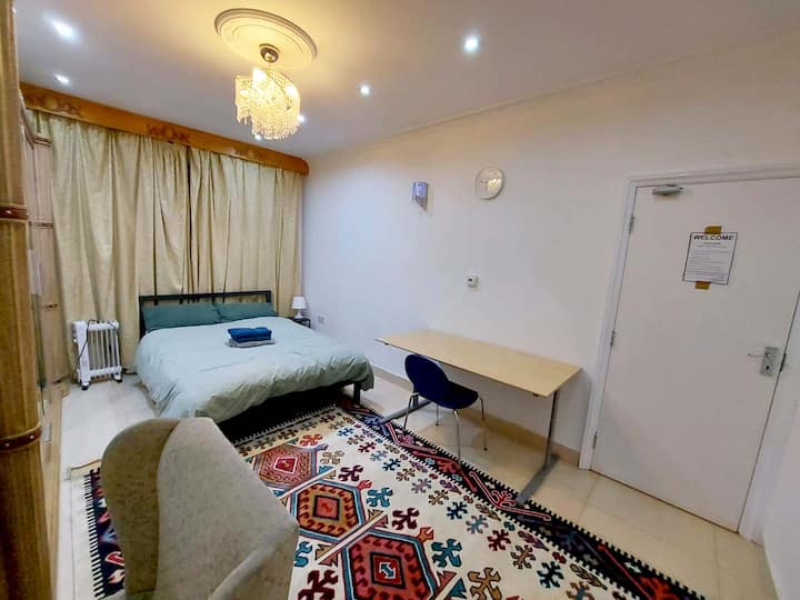 Double Room In Large House - Harrow