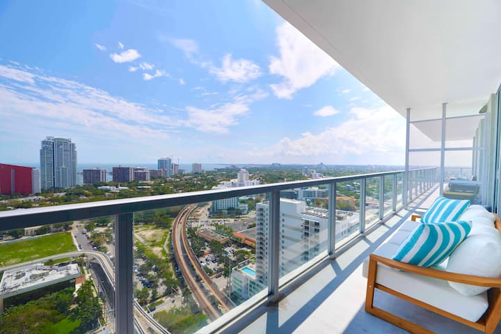 Stunning Brickell Home On 32nd Floor - Miami Beach, FL