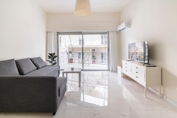 Bee Home - Apartment In Kypseli
Central Athens - Atenas