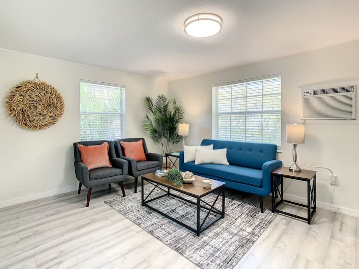 St Pete Charm! 2bd/1ba Walk Downtown Sunny 2nd Flr - St. Petersburg, FL