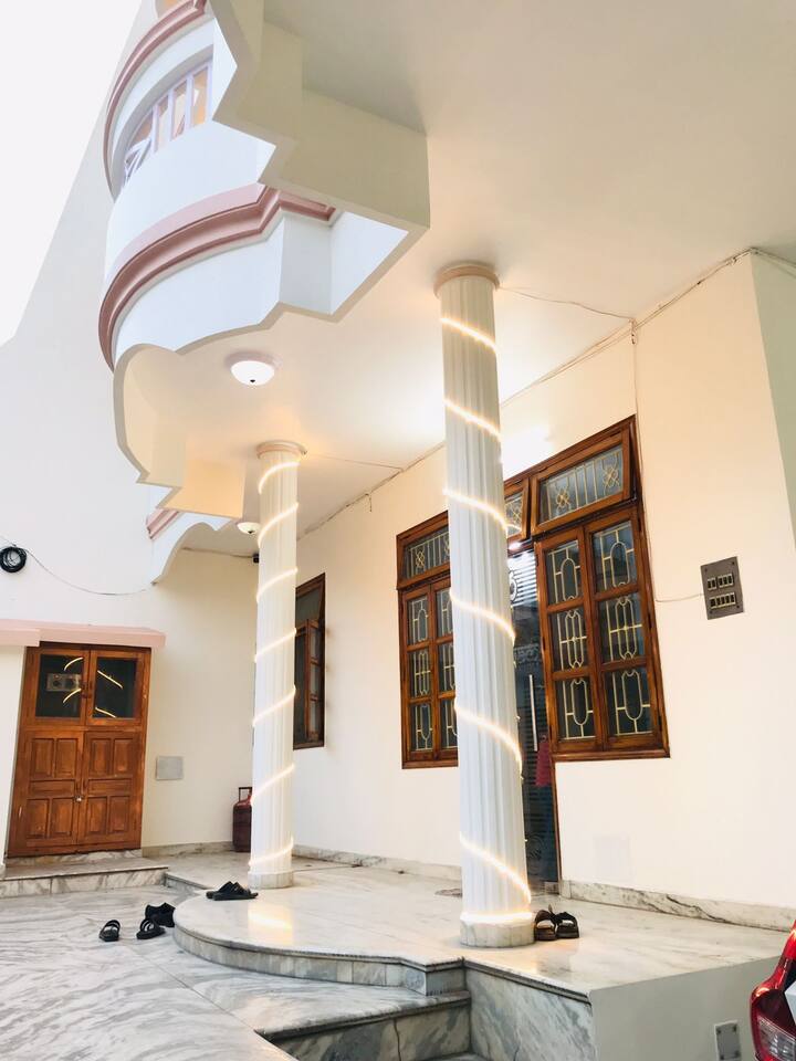 Shree Shyam Kunj - Varanasi