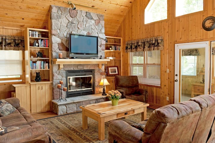 Bear Den - Beachfront Retreat On East Silent Lake - Maplewood State Park, Pelican Rapids