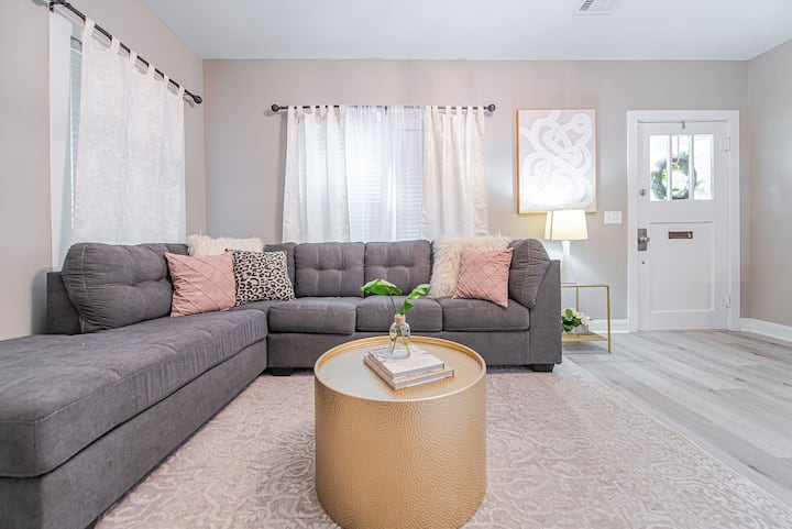 Glamorous Newly Renovated Home! - Bryan, TX