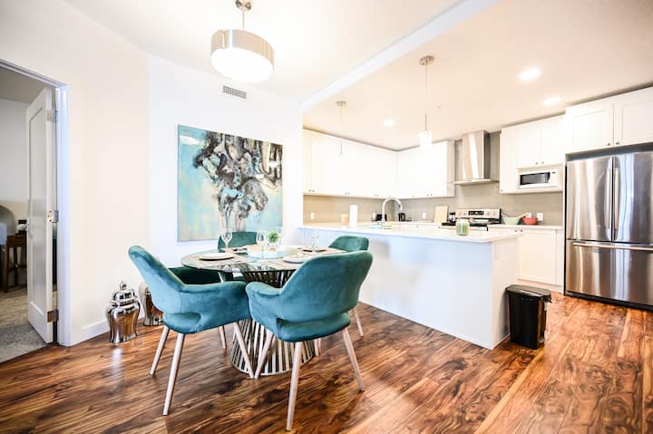 *Oxford Street Home* Close Wem - Edmonton