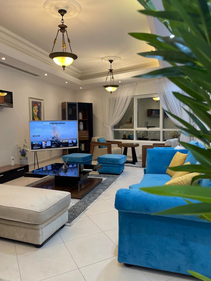 Waterfront Royal 3br Apartment - Charjah