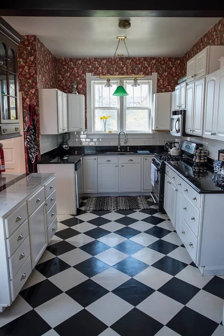 Almira Riley Family Suite With Private Bathroom - Spearfish, SD