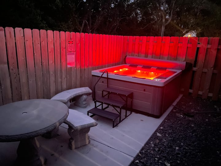 Cabin 8 ~Private Hot Tub!~ - Kansas (State)