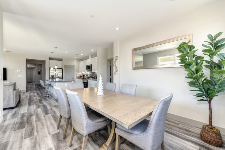 Perfect Long Term Rental Home In A Peaceful Place - Sacramento, CA