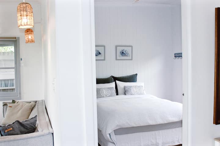 Jervis Bay Coastal Blue Cottage - City of Shoalhaven