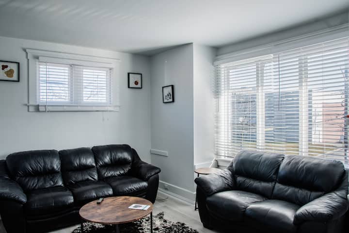 Bright 3 Bdrm Unit Perfect For Longer Stays - Windsor