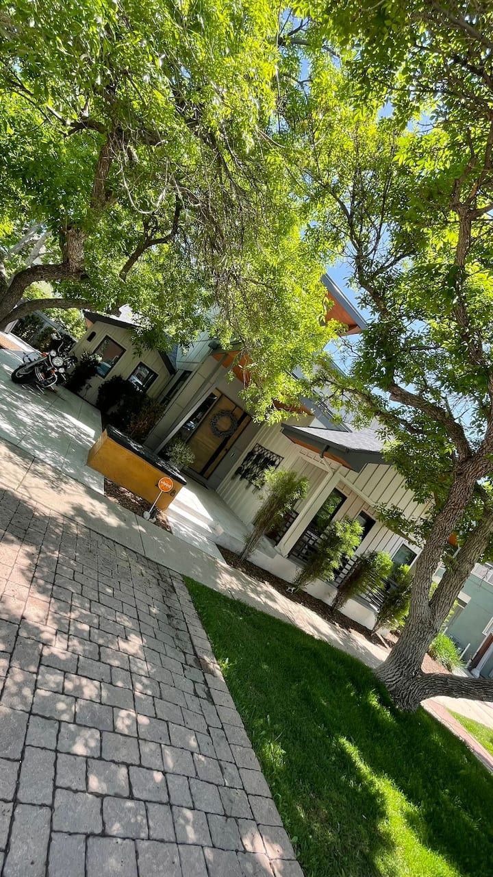 Central Pearl Street Luxury Home - Boulder, CO