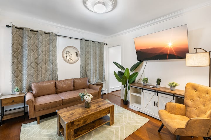 Cozy Escape | Strong Wi-fi | Prime Location - Poughkeepsie, NY