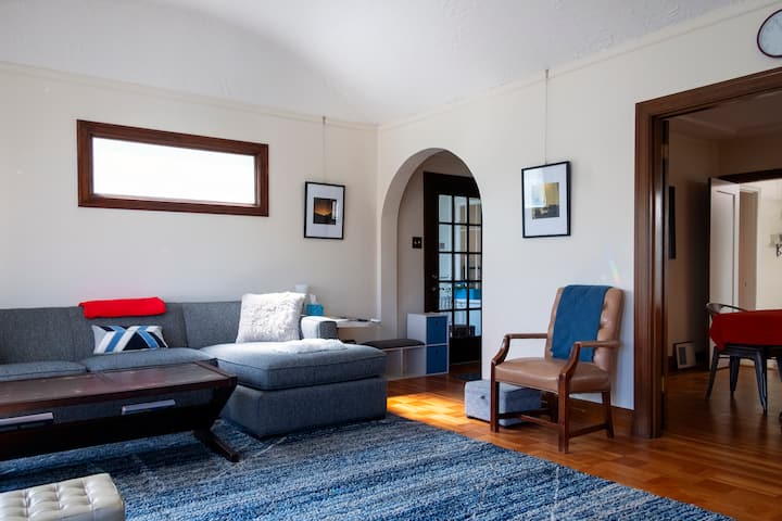 Charming 1920s Flat With Free Parking, No Chores - San Francisco, CA