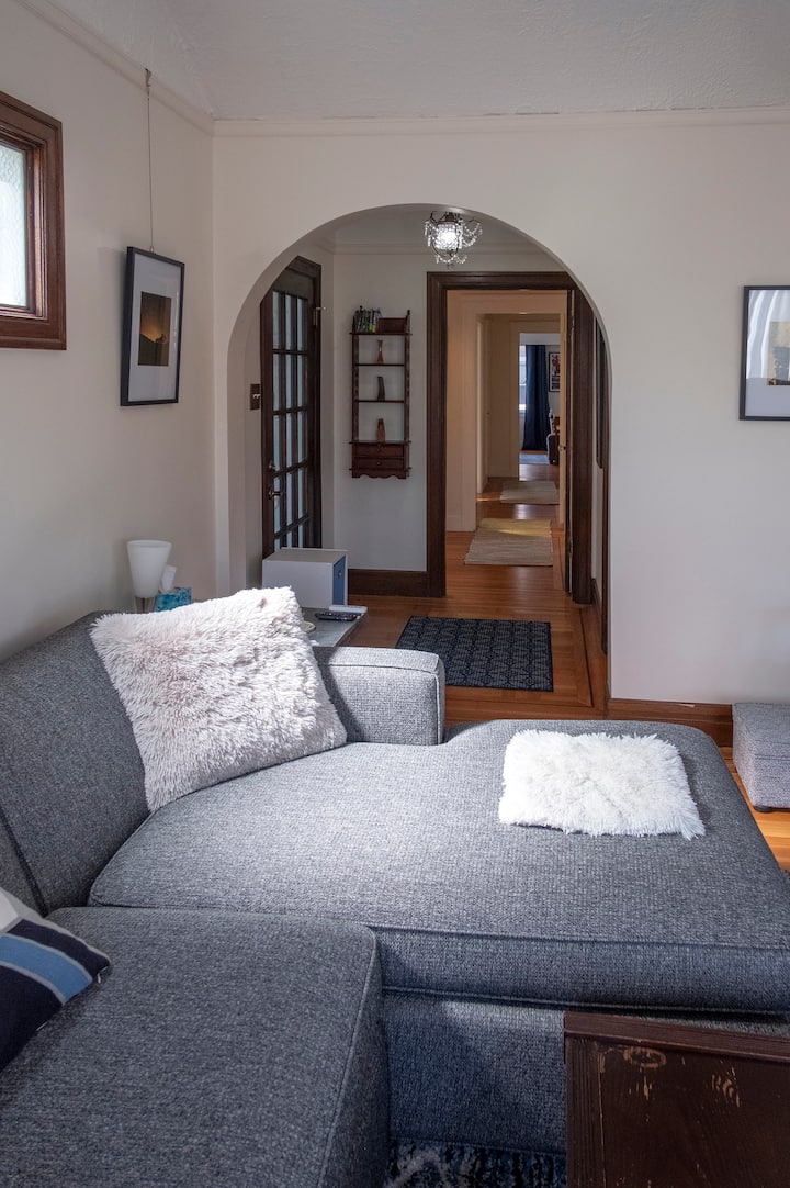 Sunny 1920s Gem– Free Parking, No Chores! - San Francisco, CA