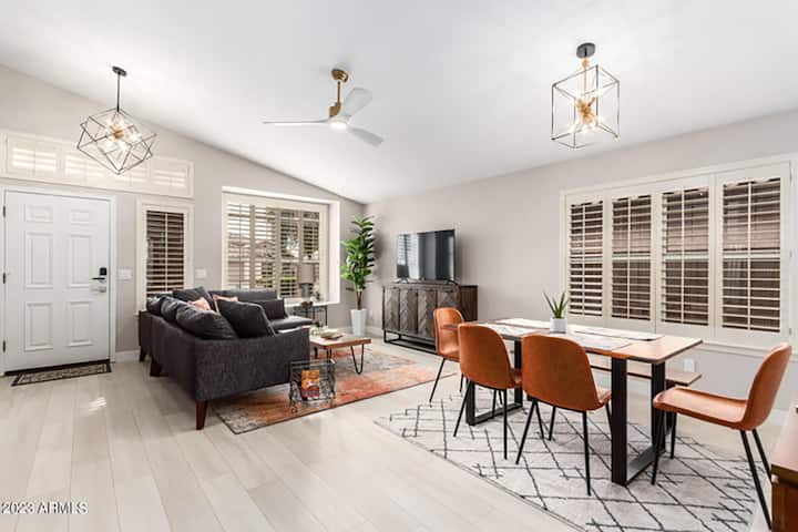 Newly Remodeled Beauty With Pool - Peoria, AZ