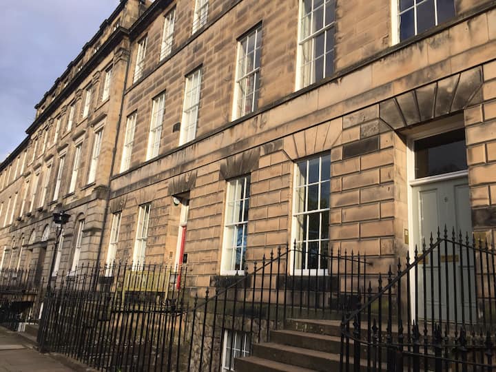 Stylish & Spacious Georgian New Town 3bed Apt - Edinburgh