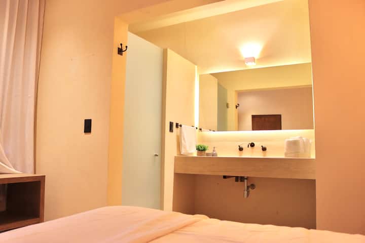 Design Room In Historic Mansion | Downtown - León