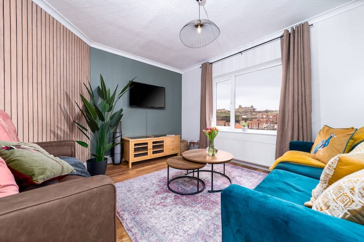 Central Whitby Retreat With Parking & Abbey Views - Whitby