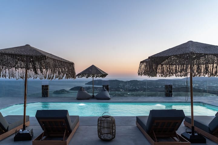 Makani Boutique Suites - 7. Deluxe Suite Hot Tub - Mykonos
