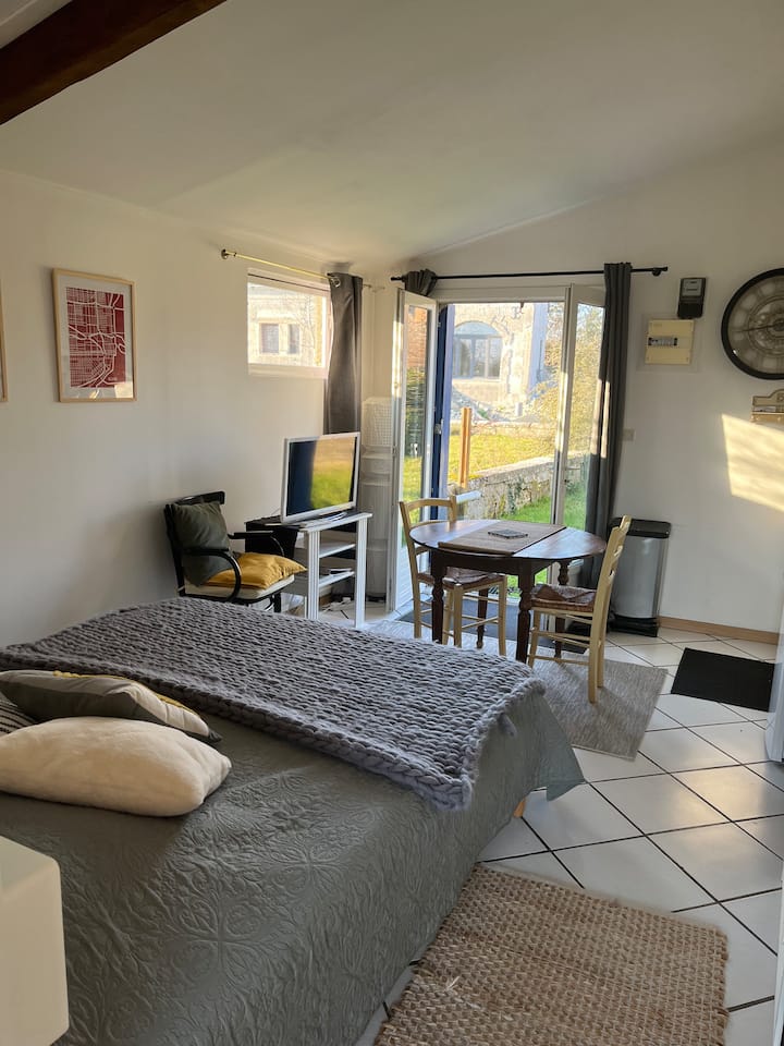 Joli Studio éQuipé & Jardinet - Vendôme