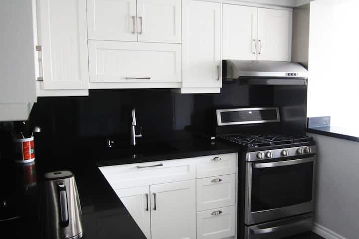 Entire 3 Level House - No Sharing, Remote Friendly - Toronto