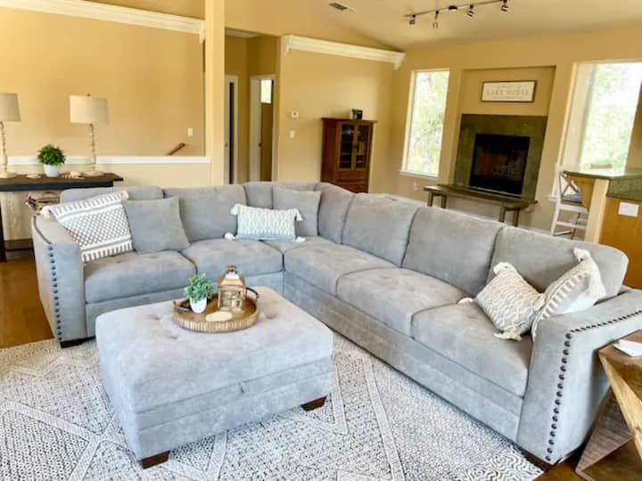 Large Lookout Lakehouse - Lake Nacimiento, CA