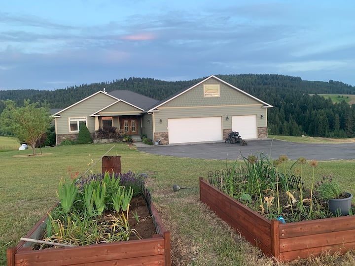 Private Piece Of Paradise! Only 10 Miles To Moscow - Moscow, ID
