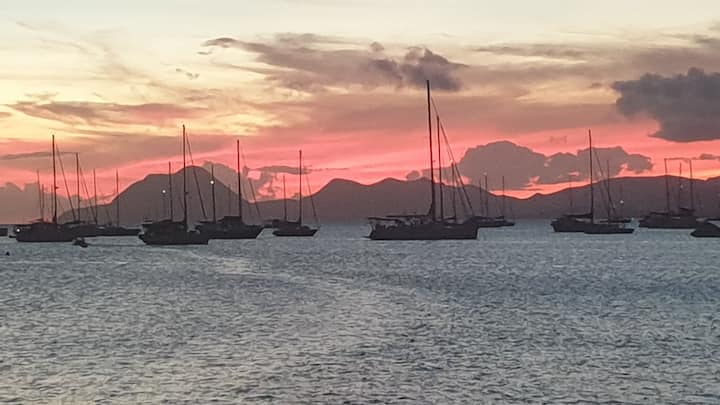 Une Cabine Sur La Mer - Martinique