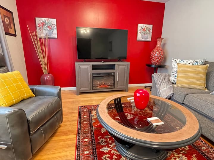 Bright, Colorful And Cozy House - Rochester, NY