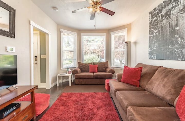 Charming 3bed Home W/ Yard - Walk Score 91! - Portland, OR