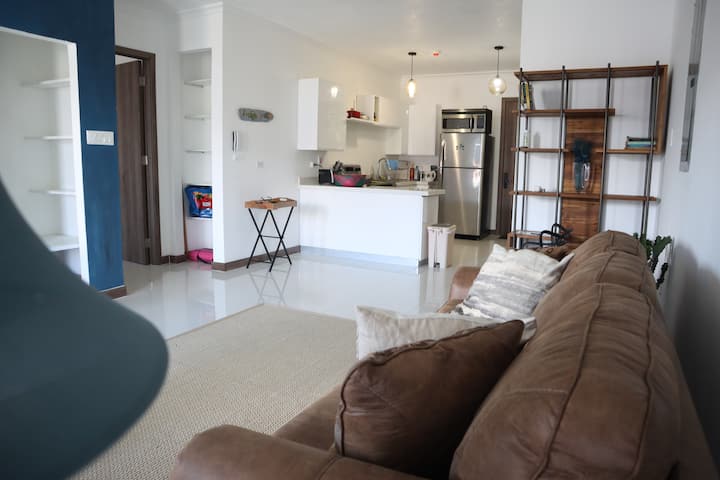 Bright Airy Stylish Home Away From Home - Kingston