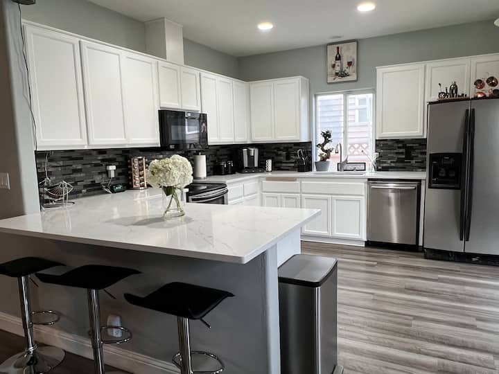 Modern/contemporary - W/hot Tub! - Eugene, OR