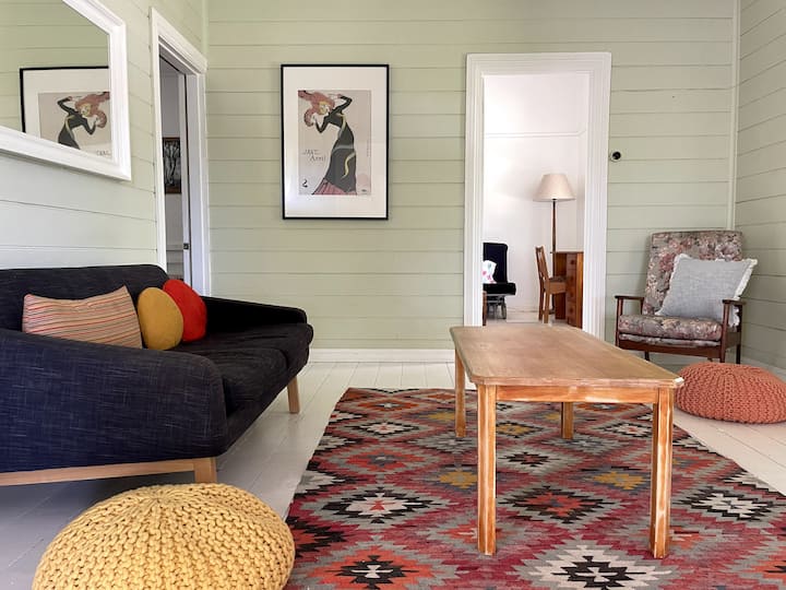 Hillside Mountain Cottage & Sunny Private Garden - Katoomba